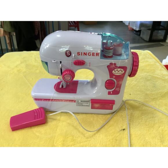 Singer | Other | Singer Zig Zag Chainstitch Toy Sewing Machine Girls 8 ...